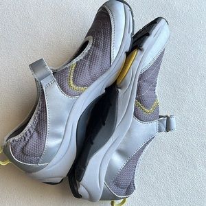 Vionic | Shoes | Vionic Gray Sporty Shoes With Velcro Strap Size 9 ...